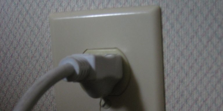 How to Remove an Angle Grinder Disc Without the Tool